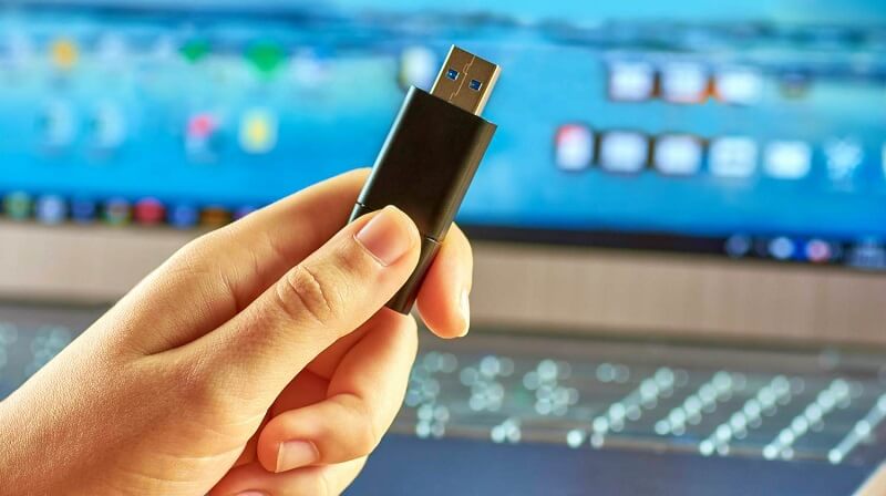 Thiết bị USB dùng để làm gì? USB có các thành phần nào?